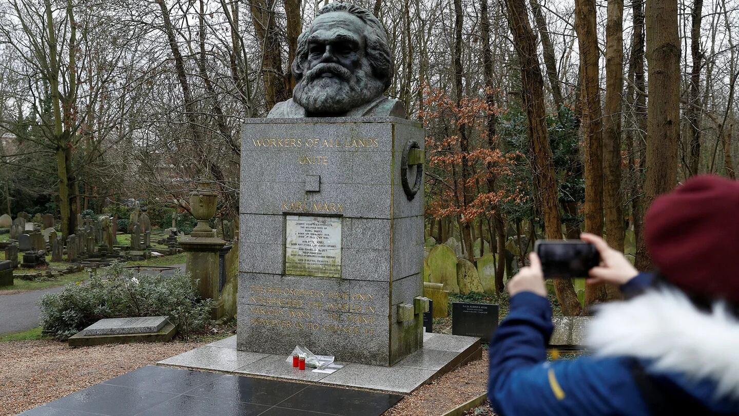 Marx: La historia ocurre primero como tragedia y después como farsa ...